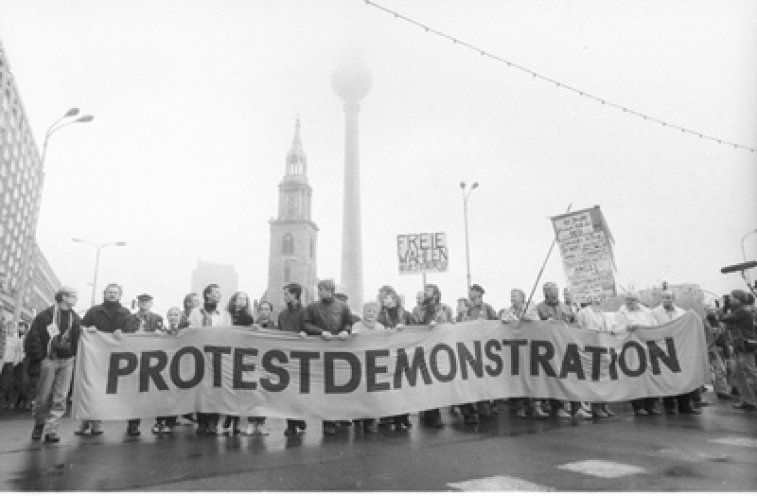 Großdemonstration für Reformen und Demokratie auf dem Alex in Ost ...