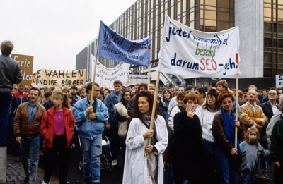 Großdemonstration für Reformen und Demokratie auf dem Alex in Ost ...