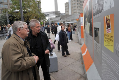 Roland Jahn und Wolf Biermann am 2. Oktober 2010 in der "Open-Air ...