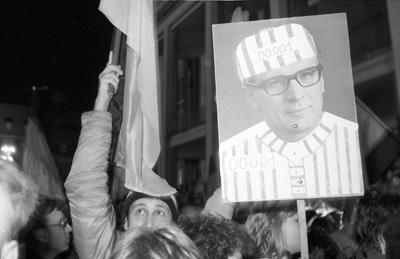 Montagsdemonstration in Leipzig am 15. Januar 1990. | Jugendopposition ...
