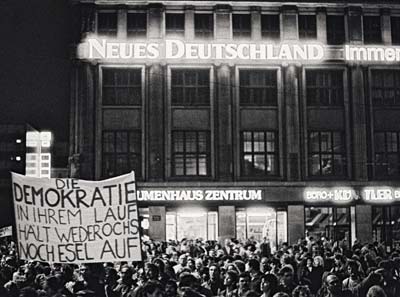 Montagsdemonstration in Leipzig am 23. Oktober 1989. | Jugendopposition ...